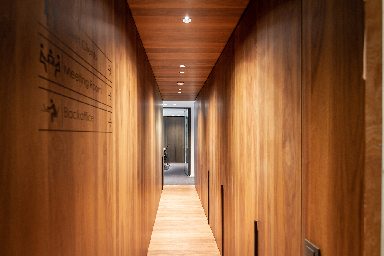 A formal and inviting notary’s office