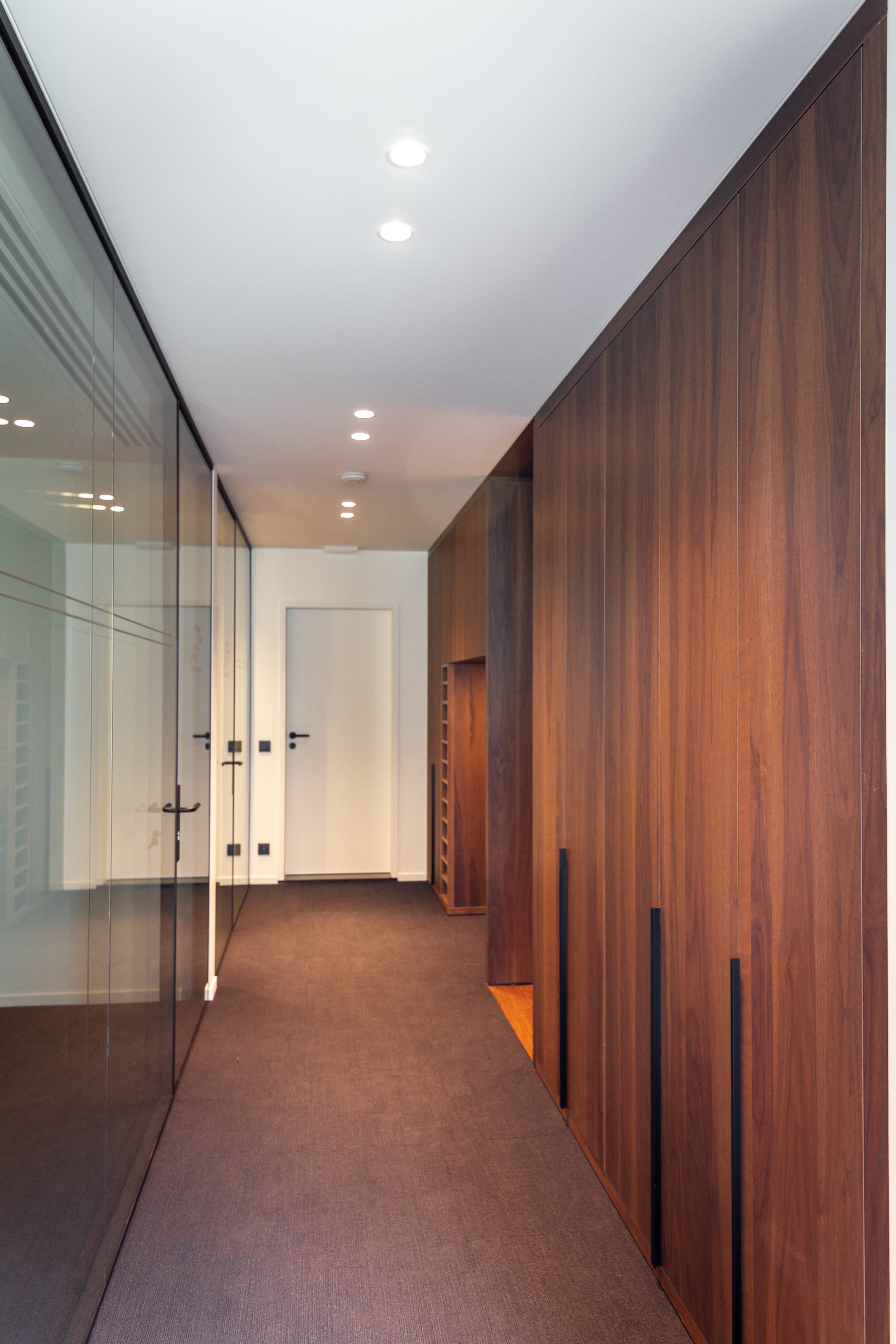 A formal and inviting notary’s office